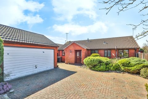 Roehampton Drive, Trowell, Nottingham NG9, 3 bed detached bungalow for ...