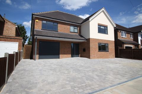 5 bed detached house to rent in Trefusis Walk WD17, £4,500 pcm - Zoopla