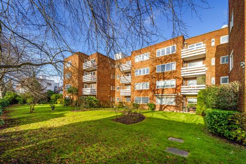 3 bed flat to rent in Park View Road, Ealing W5, £2,750 pcm - Zoopla