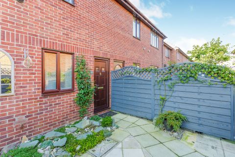 2 bed property to rent in Prince Regent Court, Southsea PO5, £1,150 pcm ...
