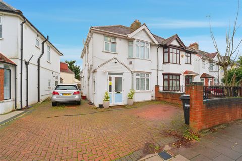 Heston Road, Hounslow TW5, 4 bed property to rent, £2,750 pcm - Zoopla