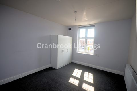 2 bed terraced house to rent in Collier Row Road, Collier Row, Romford ...