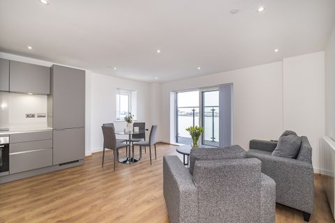Mast Quay, London SE18, 1 bed flat to rent, £1,800 pcm - Zoopla