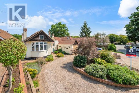 The Warren, Worcester Park KT4, 4 bed detached bungalow for sale, £775,000 - Zoopla