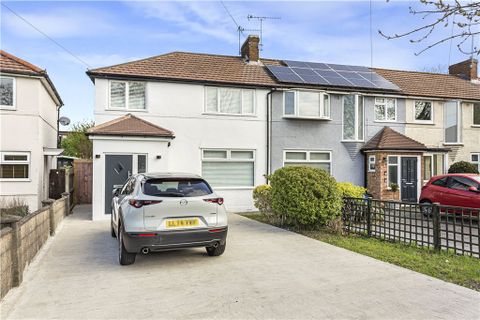 Warren Road, Twickenham TW2, 3 bed end terrace house for sale, £625,000 - Zoopla