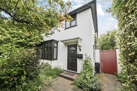 Addlestone, Surrey KT15, 3 bed detached house for sale, £600,000 - Zoopla