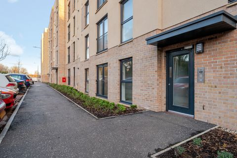 3 bed flat to rent in Kilpatrick Grove, Bonnington, Edinburgh EH6, £ ...