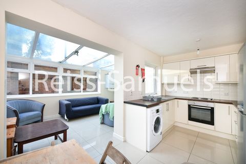 Barnfield Place, Isle Of Dogs E14, 5 bed town house to rent, £4,117 pcm ...