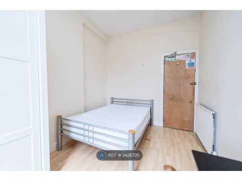 3 bed flat to rent in Sunnyside Road, Aberdeen AB24, £1,100 pcm - Zoopla