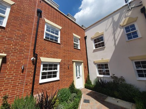 3 bed town house to rent in Old Clinic Place, Braintree CM7, £1,550 pcm ...
