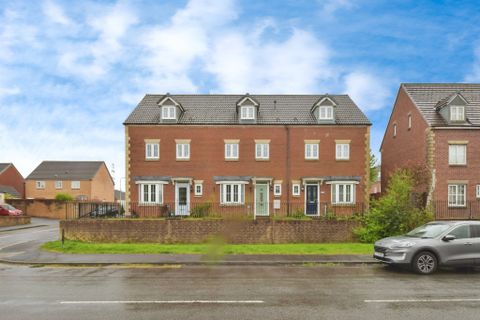 Ffordd Y Gamlas, Bynea, Llanelli SA14, 4 bed terraced house for sale, £ ...