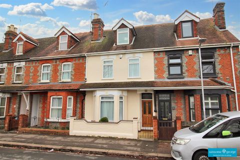 5 bed terraced house for sale in Kensington Road, Reading RG30, £ ...