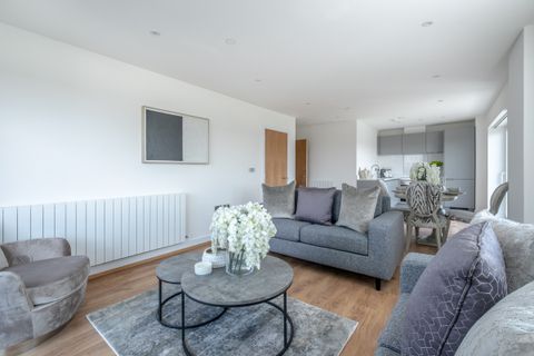 Mast Quay, London SE18, 2 bed flat to rent, £2,100 pcm - Zoopla