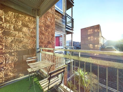 2 bed flat to rent in Albion Gardens, Easter Road, Edinburgh EH7, £ ...