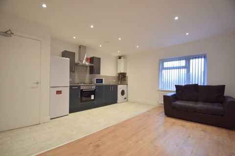 1 bed flat to rent in City Road, Roath CF24, £750 pcm - Zoopla