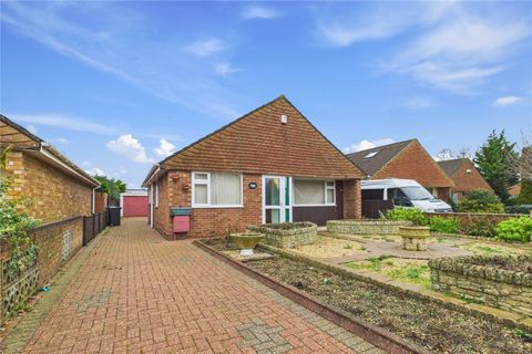 Derwent Drive, Upper Stratton, Swindon SN2, 3 bed bungalow for sale, £ ...