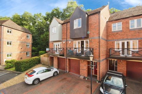 Round Hill Wharf, Kidderminster DY11, 4 bed terraced house for sale, £ ...
