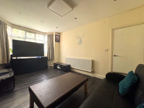 Harrow View, Harrow HA2, 2 bed flat for sale, £365,000 - Zoopla