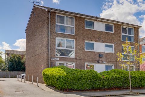 Flat, Martin Court, Pelham Road, London SW19, 2 bed flat for sale, £ ...