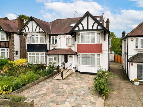 Westside, London NW4, 6 bed semi-detached house for sale, £975,000 - Zoopla