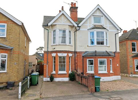 Hersham Road, Hersham Village, Surrey KT12, 3 bed semi-detached house ...