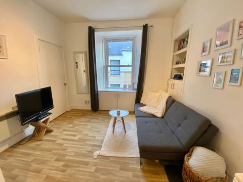 1 bed flat to rent in 14/13, High Riggs, Edinburgh EH3, £1,000 pcm - Zoopla