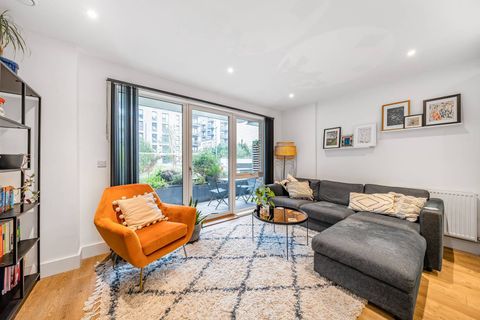 2 bed flat for sale in Anderson Square, Bow, London E3, £141,000 - Zoopla