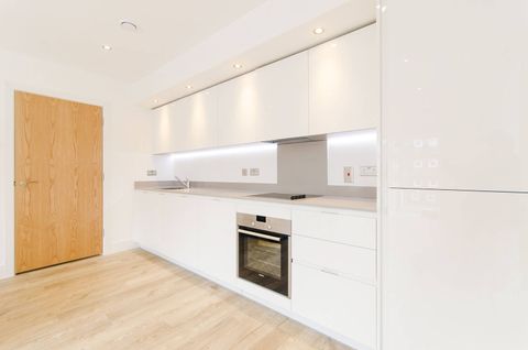 2 bed flat to rent in Lyon Square, Harrow HA1, £2,300 pcm - Zoopla