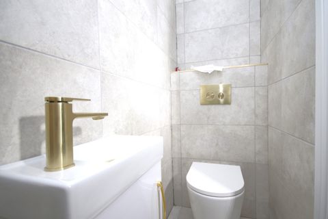 Studio to rent in Ravenswood Close, Collier Row, Romford RM5, £1,150 ...