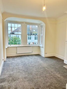 3 bed flat to rent in Abinger Road, London W4, £2,400 pcm - Zoopla