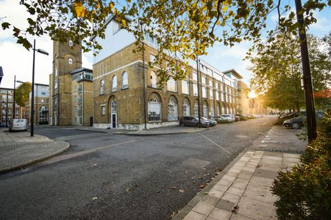 Hopton Road, Woolwich Arsenal SE18, 2 bed flat for sale, £455,000 - Zoopla