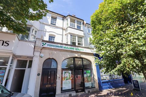 3 bed flat for sale in Devonshire Square, Bexhill-On-Sea TN40, £175,000 ...