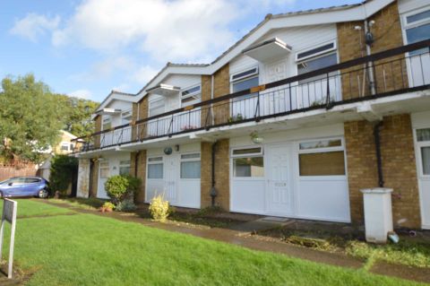 The Glen, Row Town, Addlestone KT15, 1 bed maisonette to rent, £960 pcm ...