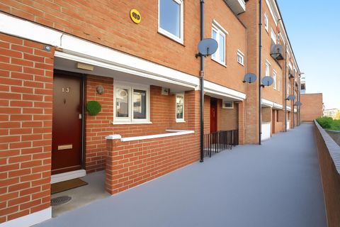 Bow Common Lane, London E3, 3 bed property to rent, £2,750 pcm - Zoopla