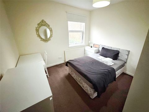 Room to rent in Waterloo Road, Wolverhampton, West Midlands WV1, £525 ...