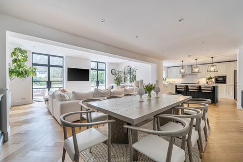 High Road, Byfleet KT14, 4 bed detached house for sale, £1,200,000 - Zoopla