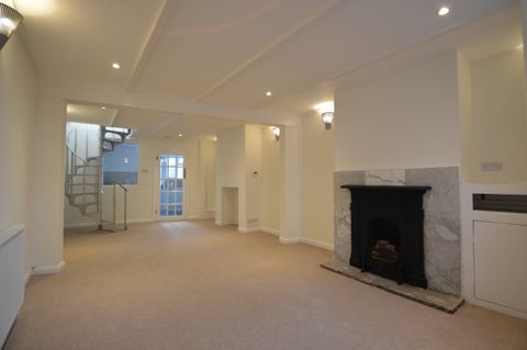 1 bed cottage to rent in Brighton Road, Surbiton KT6, £1,625 pcm - Zoopla