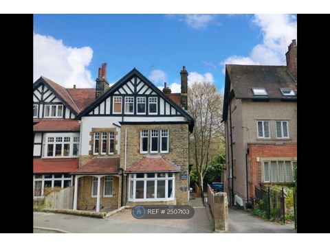 Spring Grove, Harrogate HG1, 2 bed flat to rent, £1,650 pcm - Zoopla