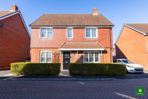 4 bed detached house to rent in Woolwich Way, Andover SP11, £2,000 pcm ...