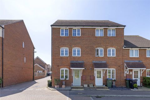 4 bed end terrace house for sale in Bay Bridge Crescent, Felpham ...