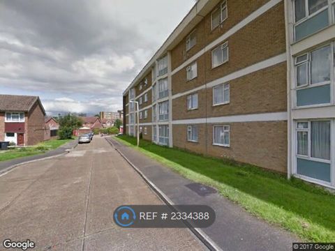 2 bed flat to rent in Wedhey, Harlow CM19, £1,300 pcm - Zoopla