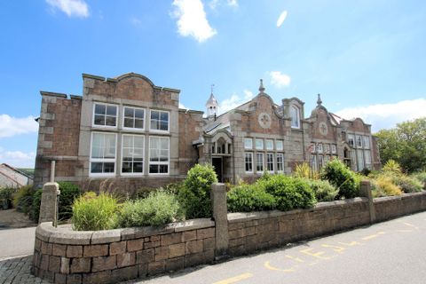 2 bed flat for sale in Clare Terrace, Falmouth TR11, £420,000 - Zoopla