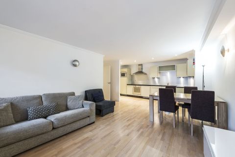 2 bed flat to rent in High Holborn, London WC1V, £3,878 pcm - Zoopla