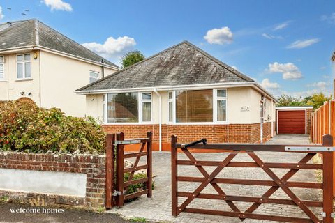 Sark Road, Poole BH12, 2 bed bungalow for sale, £300,000 - Zoopla