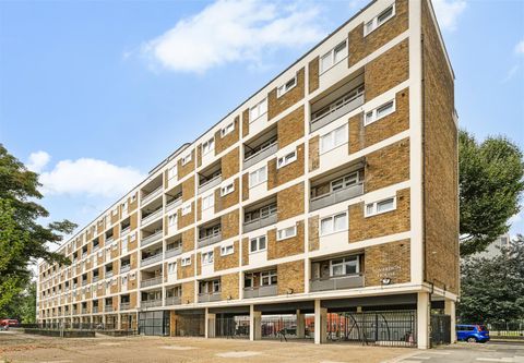 3 bed maisonette for sale in Sovereign House, Cambridge Heath Road ...