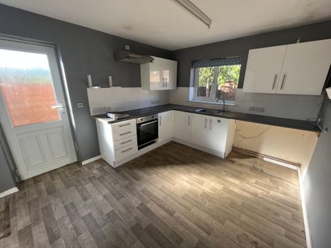 Robins Close, Peterborough PE2, 4 bed property to rent, £1,200 pcm - Zoopla