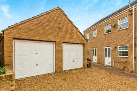 2 bed property to rent in High Street, Raunds, Wellingborough NN9, £ ...