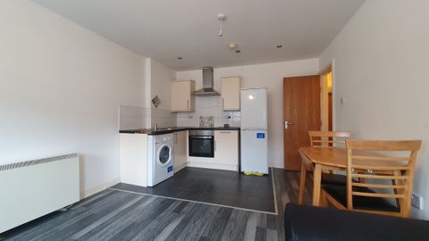 2 bed flat to rent in Clifton Street, Adamsdown CF24, £975 pcm - Zoopla