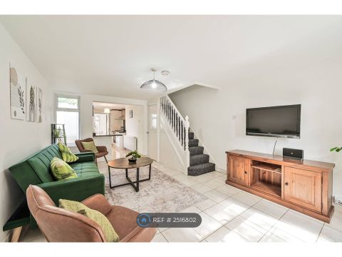 The Burroughs, London NW4, 3 bed semi-detached house to rent, £2,900 ...