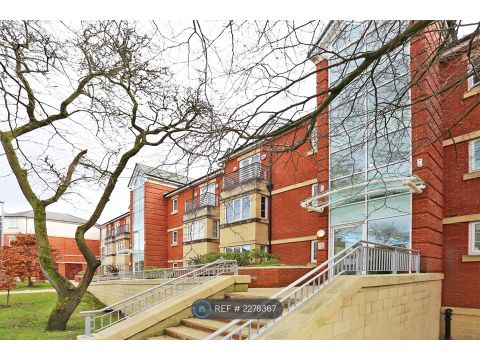 2 bed flat to rent in George Street, Prestwich, Manchester M25, £1,100 ...